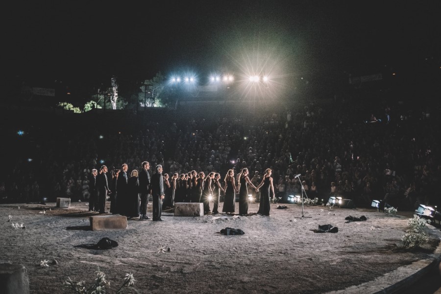 ΚΑΤΑΧΕΙΡΟΚΡΟΤΗΘΗΚΕ Η ΠΡΕΜΙΕΡΑ ΤΗΣ ΠΑΡΑΣΤΑΣΗΣ "ΙΦΙΓΕΝΕΙΑ Η ΕΝ ΑΥΛΙΔΙ ...