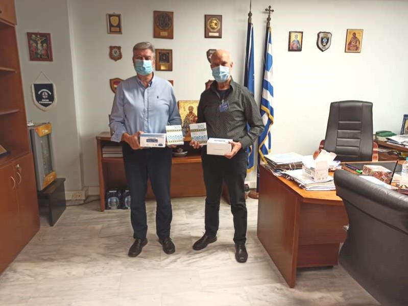 Δωρεα 2.000 μασκων απο τον Οργανισμο Μαλλιαρης-Παιδεια στη Γ.Α.Δ.Θ ...