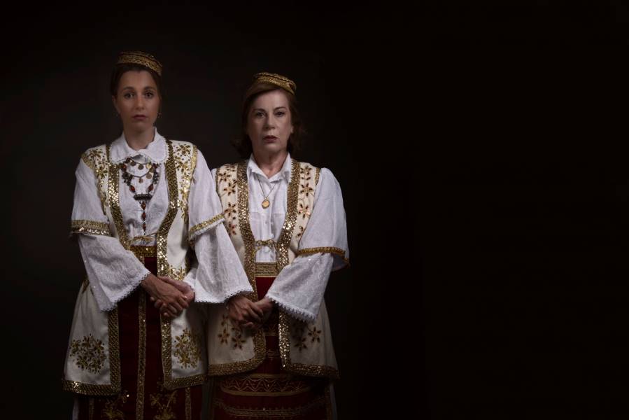 ΠΡΕΜΙΕΡΑ στο Θεατρο ΣΤΑΘΜΟΣ || Η ΧΩΡΑ ΠΟΥ ΠΟΤΕ ΔΕΝ ΠΕΘΑΙΝΕΙΣ της Ornela ...